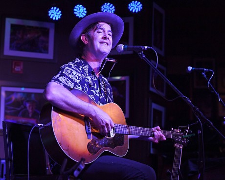 __COUNT__ Garrett Dutton of G. Love and Special Sauce in concert, Boca ...