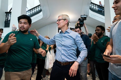 Tim Cook visits Carnegie Library Apple Store, Washington, USA - 11 May ...