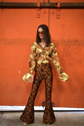Model Beck Hume Poses Photograph Backstage Editorial Stock Photo ...