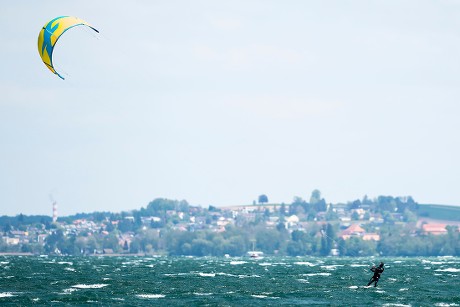 Wind and Kite surfing at Lake Biel/Bienne, La Neuveville, Switzerland ...