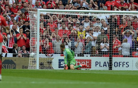 Luke Onien Sunderland Treated Head Injury Editorial Stock Photo - Stock ...