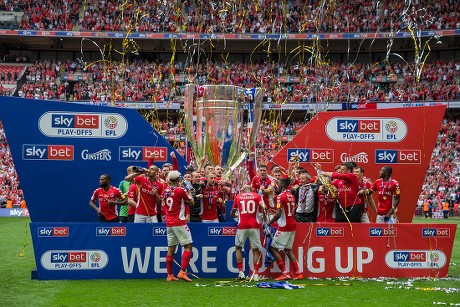 Charlton Athletic Fc Celebrating Their Win Editorial Stock Photo ...