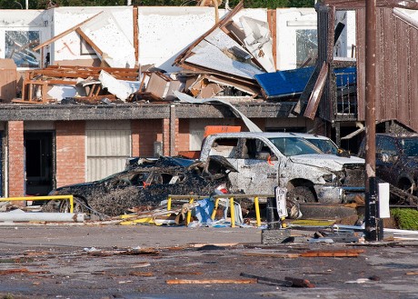 Damage from a tornado that hit El Reno, Oklahoma overnight, USA - 26 ...