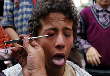 Yemeni Reacts He Gets Traditional Cosmetic Editorial Stock Photo ...