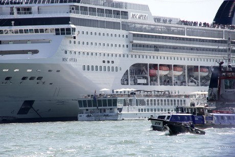 msc opera cruise ship collision venice Stock Photos (Exclusive ...