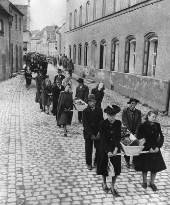 85 Victims of nazi atrocities Stock Pictures, Editorial Images and ...
