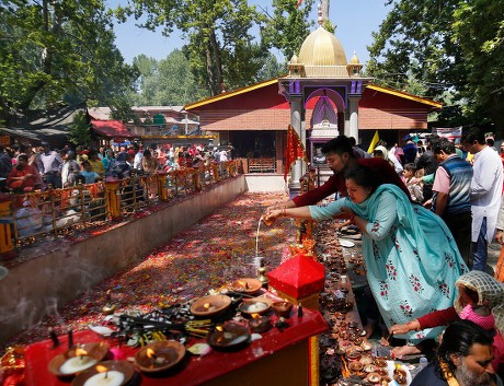 Kashmiri Pandit Hindu Devotees Pray During Editorial Stock Photo ...