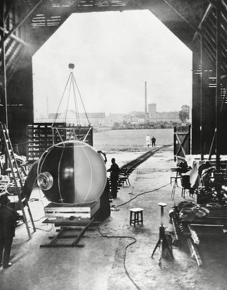 47 Airship construction Stock Pictures, Editorial Images and Stock ...