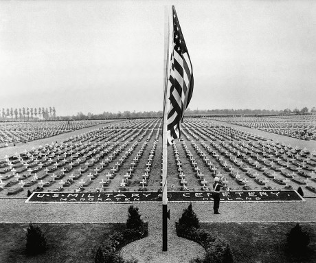 Bugler Plays Taps On Memorial Day Editorial Stock Photo - Stock Image ...