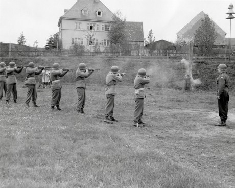 69 imágenes de Military firing squad - Imágenes de stock, imágenes ...