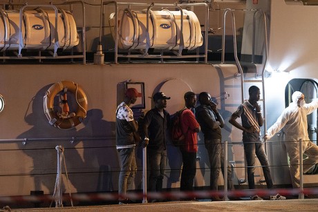 Migrants Disembark Italian Guardia Di Finanza Editorial Stock Photo ...