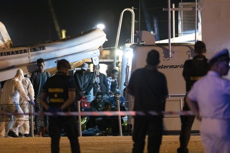 Migrants Disembark Italian Guardia Di Finanza Editorial Stock Photo ...
