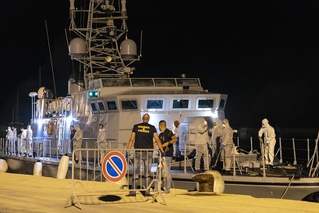 Migrants Disembark Italian Guardia Di Finanza Editorial Stock Photo ...