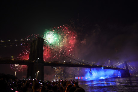 Fireworks Light Brooklyn Bridge During Annual Editorial Stock Photo ...