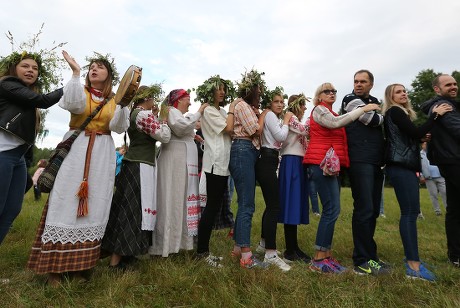 Belarusians Dressed Traditional Clothes Play Traditional Editorial ...