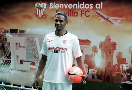 Brazilian Midfielder Fernando Reges Poses Photographers Editorial Stock ...