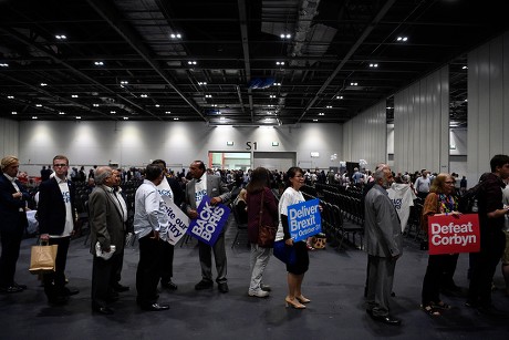 Party Members Arrive Conservative Party Leadership Editorial Stock ...