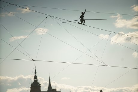 French Rope Walker Tatianamosio Bongonga Walks Editorial Stock Photo ...