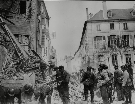4 Squads of french soldiers Stock Pictures, Editorial Images and Stock ...