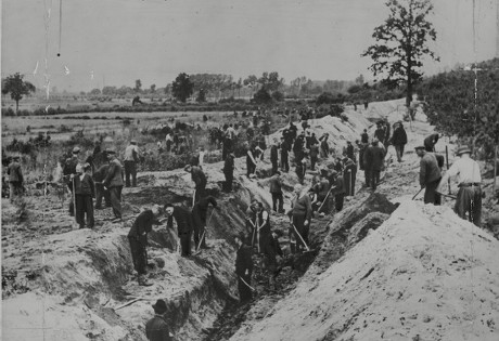 16 Workers dig trench Stock Pictures, Editorial Images and Stock Photos ...