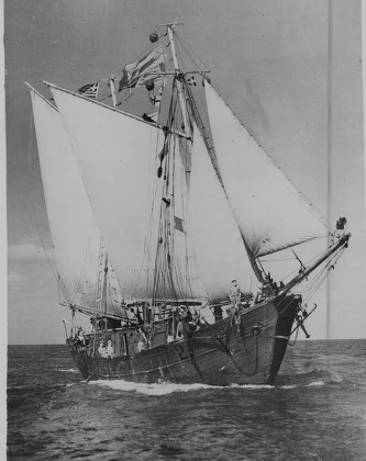 Wwii Britain Navy Minesweepers Clearing Mediterranean Editorial Stock ...