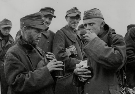13 Soldiers eating rations Stock Pictures, Editorial Images and Stock ...