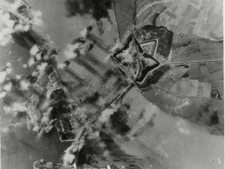 2 447th bombardment group Stock Pictures, Editorial Images and Stock ...