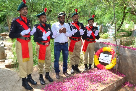 Pakistan Civil Defense Officials Lay Floral Editorial Stock Photo ...