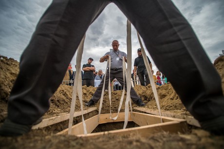 250 Digging up grave Stock Pictures, Editorial Images and Stock Photos ...