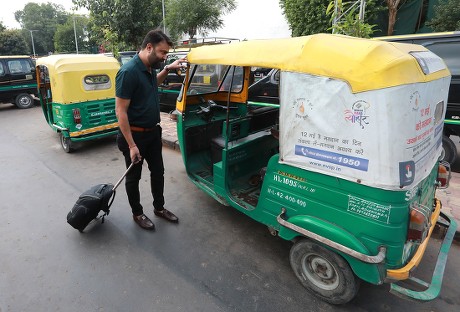 Stranded Passenger Speaks Auto Rickshaw Driver Editorial Stock Photo ...