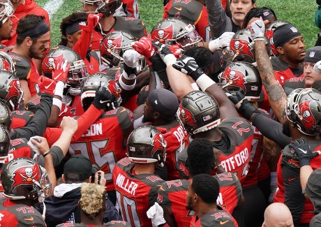 Tampa Bay Buccaneers Pre Game Huddle Editorial Stock Photo - Stock ...