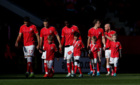 Charlton Players Come On Pitch Mascots Editorial Stock Photo - Stock ...