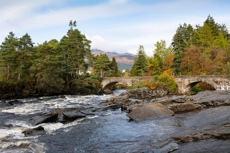 Autumnal Colours River Dochart Bridge Village Editorial Stock Photo ...