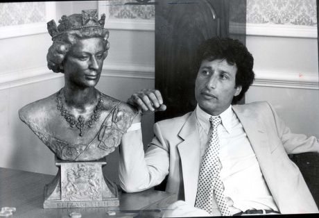 Queen Elizabeth Ii Statues Sculptures August Editorial Stock Photo ...