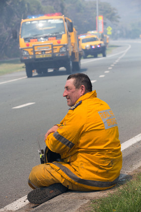 Firefighter Takes Break Working Contain Bushfire Editorial Stock Photo ...