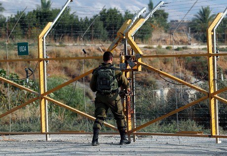 Israeli Soldier Checking Gate Leading Border Editorial Stock Photo ...