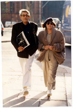 Photographer Helmut Newton Pictured His Wife: foto stock editoriale ...