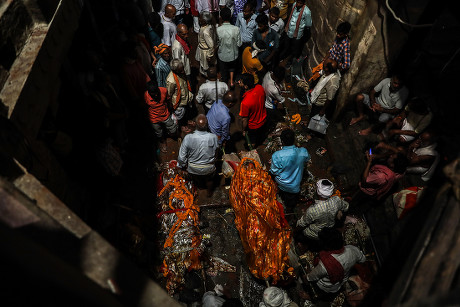 0340 People Carries Corpse Their Relatives Editorial Stock Photo ...