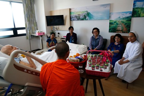 Thai Buddhist Monk Phrakhrusamu Ronnachai Mahavajirayano Editorial ...