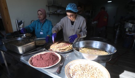 Palestinian Women Prepare Mosakhan Traditional Dish Editorial Stock ...