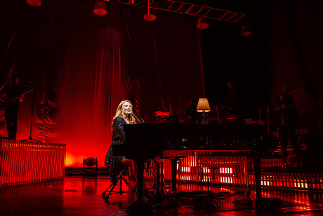 __COUNT__ imágenes de Freya Ridings in concert at the O2 Guildhall ...