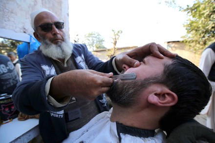 Pakistani Barber Shaves Customers Beard Roadside Editorial Stock Photo ...