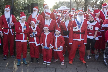 __COUNT__ Santa Run, Thatcham, Berkshire, UK - 08 Dec 2019 Stock ...