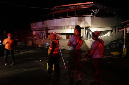 Rescuers View Collapsed Structure Market Quakehit Editorial Stock Photo ...