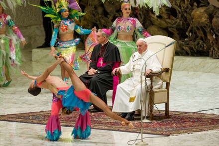 Pope Francis Attends Performance Artists Circus Editorial Stock Photo ...