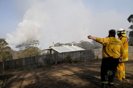 Nsw Rural Fire Service Crews Watch Editorial Stock Photo - Stock Image ...