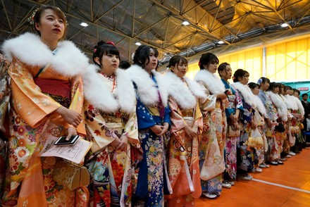 Young Japanese Women Dressed Colorful Kimonos Editorial Stock Photo ...