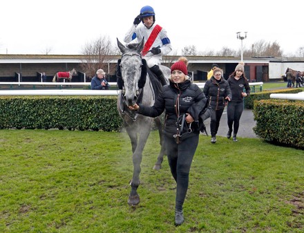 250 Weatherbys racing bank Stock Pictures, Editorial Images and Stock ...