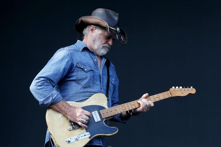 AUSTRALIAN MUSICIAN BILL CHAMBERS PERFORMS DURING Editorial Stock Photo ...