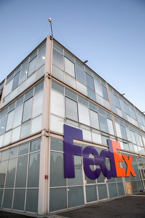 __COUNT__ Secretary of State Agnes Pannier-Runacher visits FedEx ...